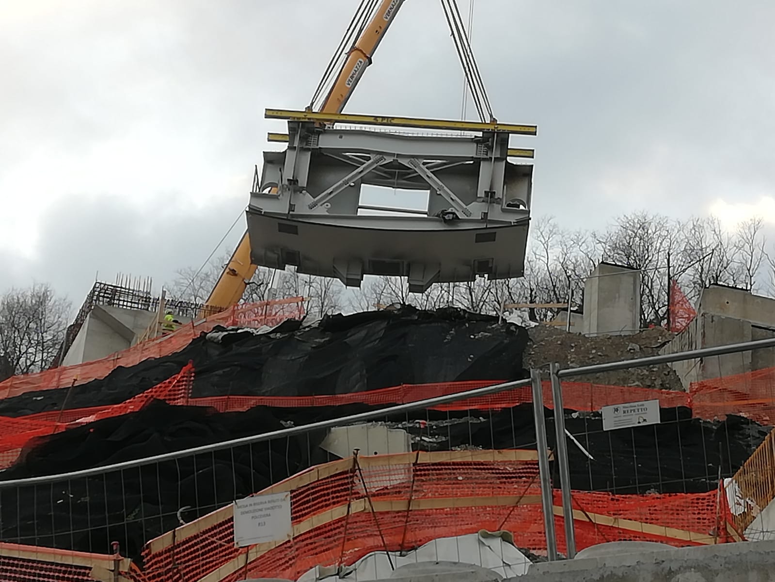 Primo concio della spalla di ponente del ponte in quota ...