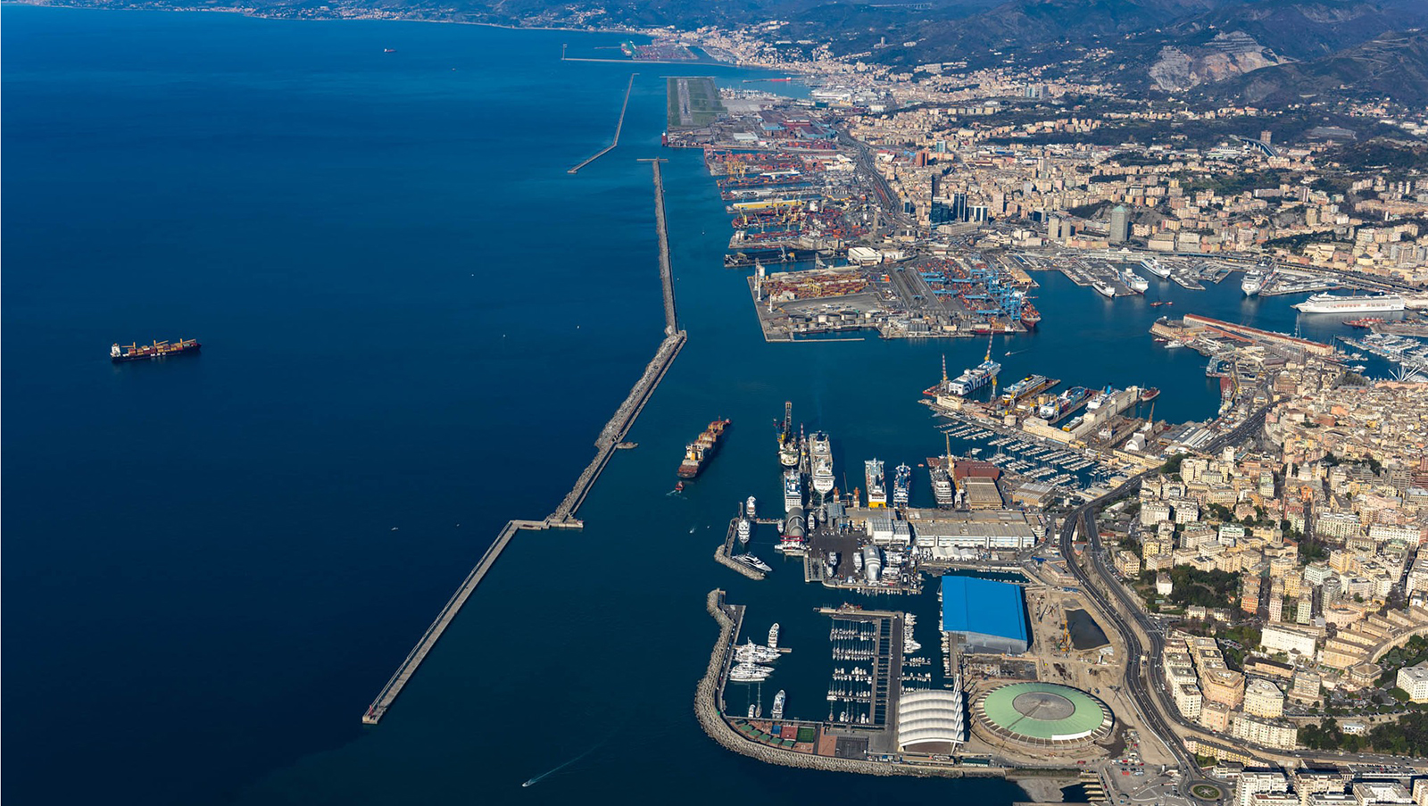 Le sirene delle navi aprono la Genoa Shipping Week, Genova torna ...