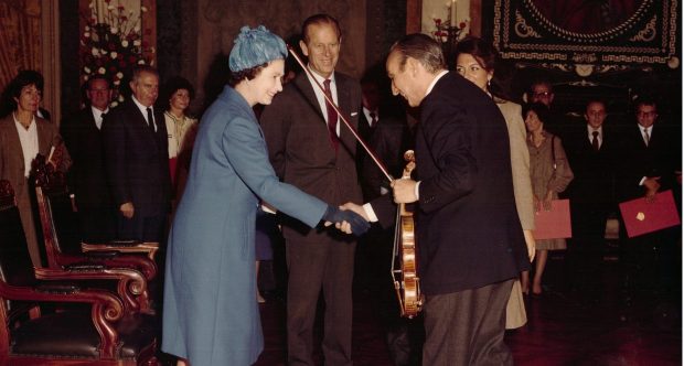 Il Comune celebra a Tursi i 42 anni dalla visita a Genova della Regina ...