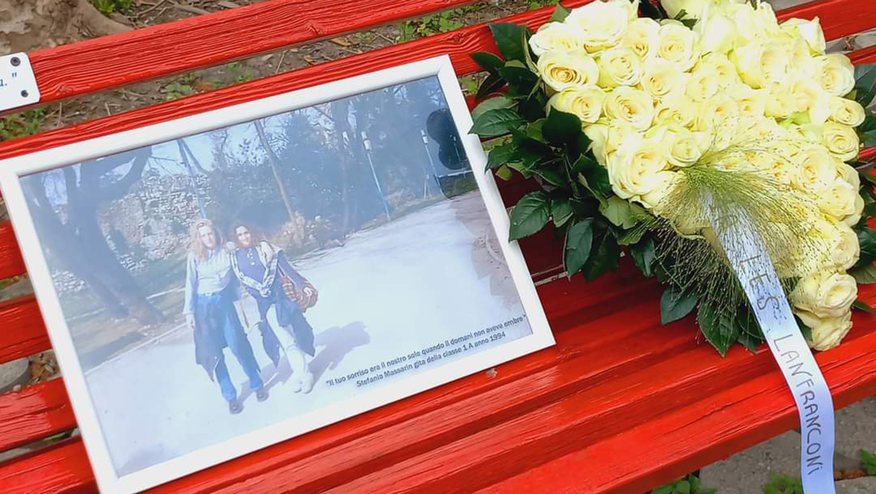 Inaugurata al Lanfranconi di Voltri la panchina rossa dedicata a ...