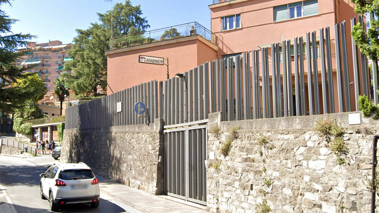 Ubriaca, danneggia il citofono della caserma dei Carabinieri di ...
