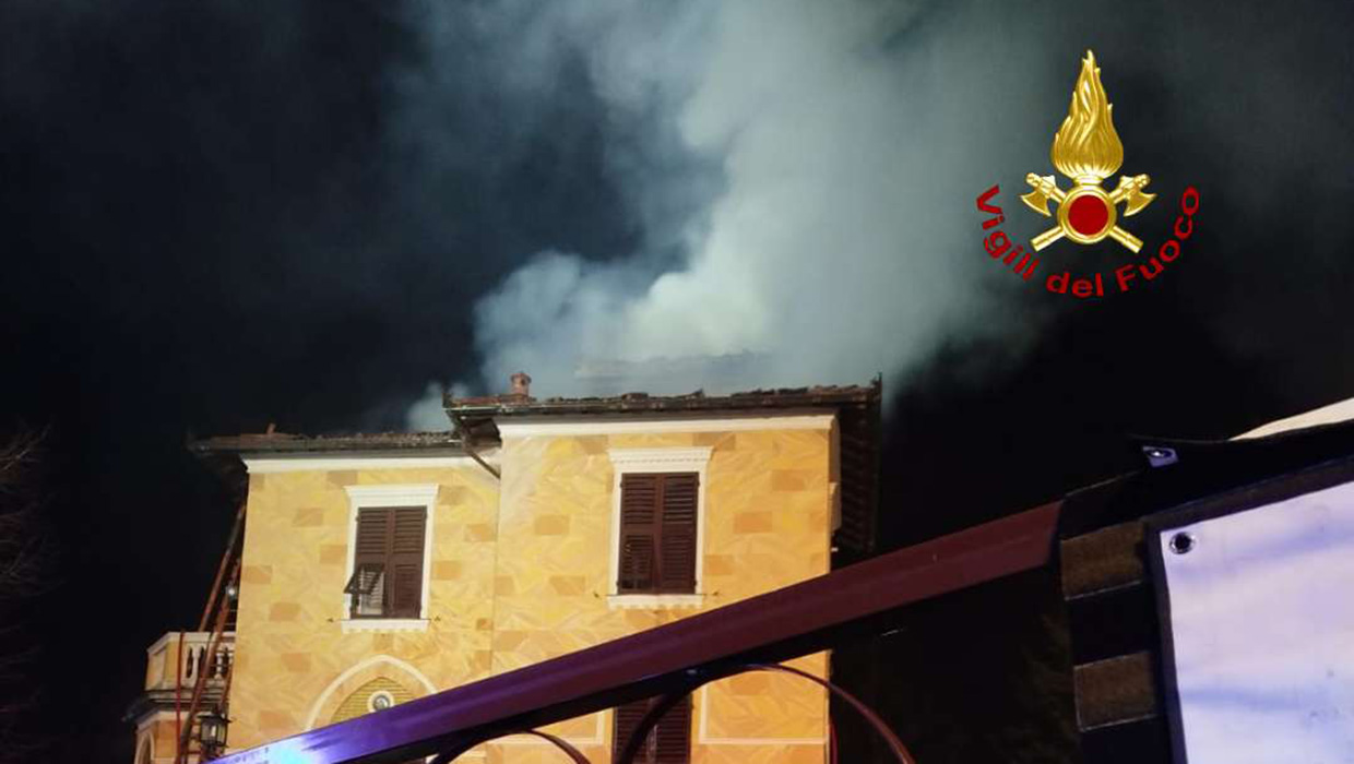 Incendio divora un tetto in località Sementella. Ingenti danni a una ...