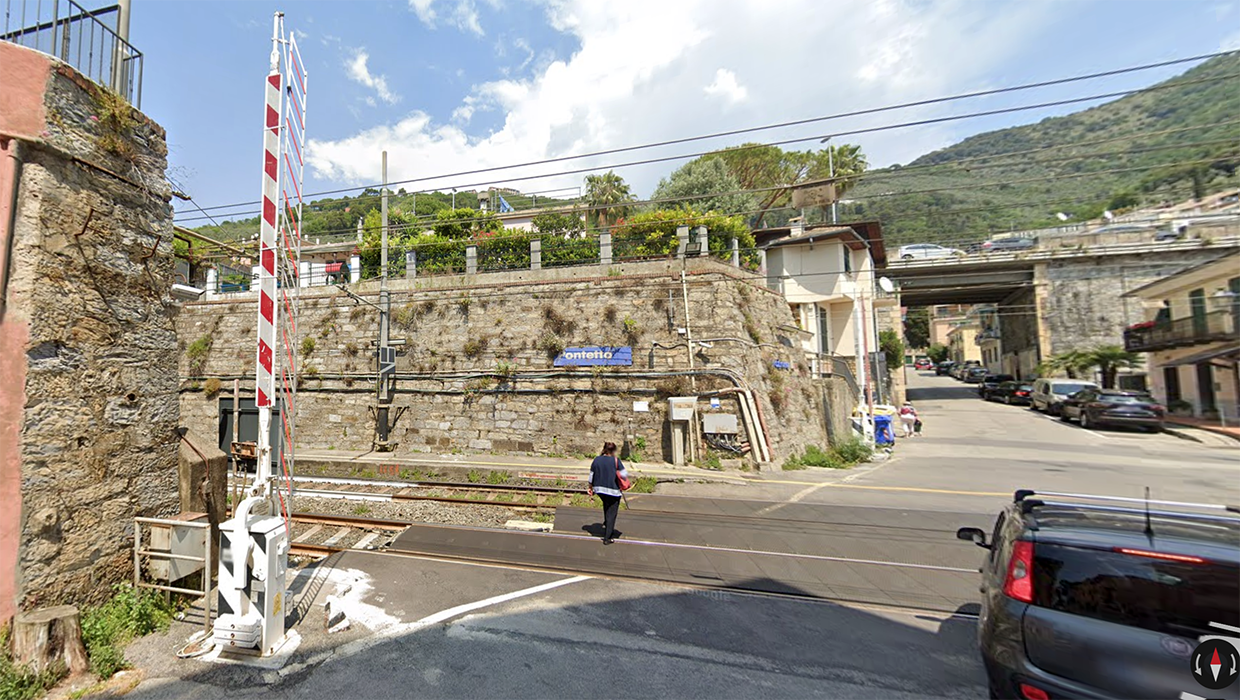 Pontetto, ambulanza danneggia il passaggio a livello. Treni in ritardo ...
