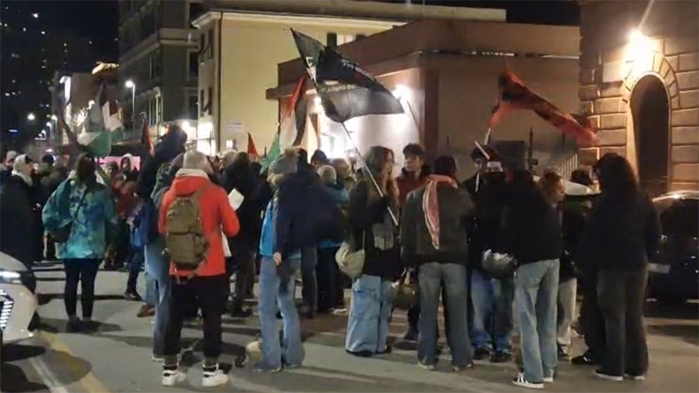 Presidio a Marassi per Hannoun: in piazza anche la famiglia. Il figlio ...