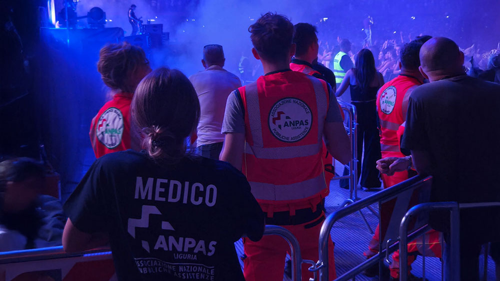 Olly porta migliaia di fan al Ferraris, dietro il palco c’è anche il ...